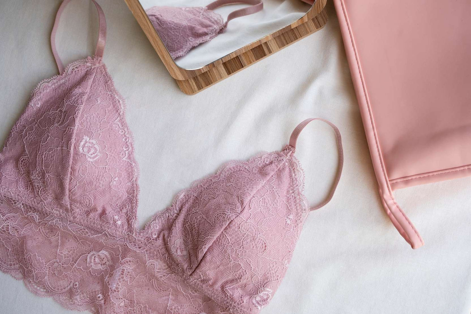 What Is A Padded Bra? Definition, Types, and Benefits – DIANA